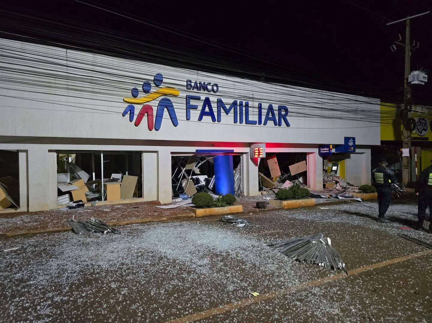 Asalto con explosivos a GNB, Familiar y Ueno de Santa Rita en ...